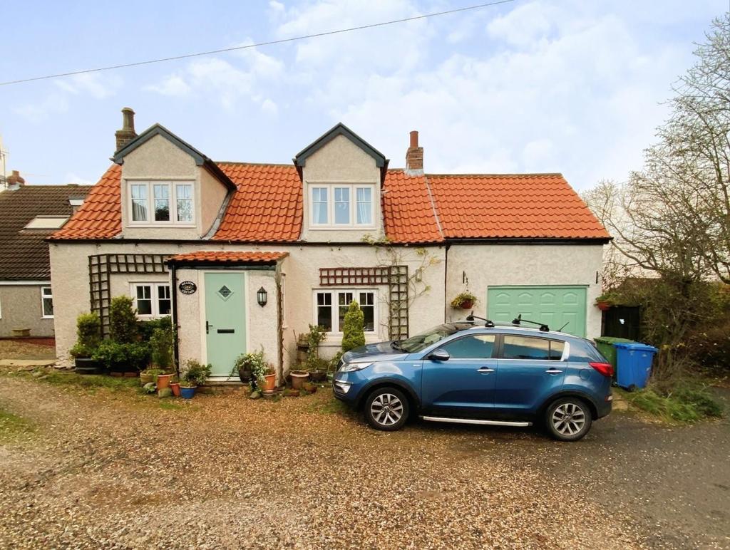Meadow Cottage, Cowton Lane, Filey... 4 bed cottage - £260,000