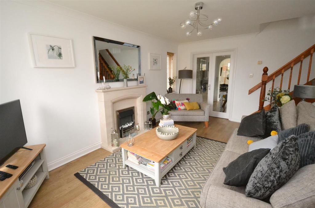 Dodhams Farm Close, Bridport 3 bed detached house - £400,000
