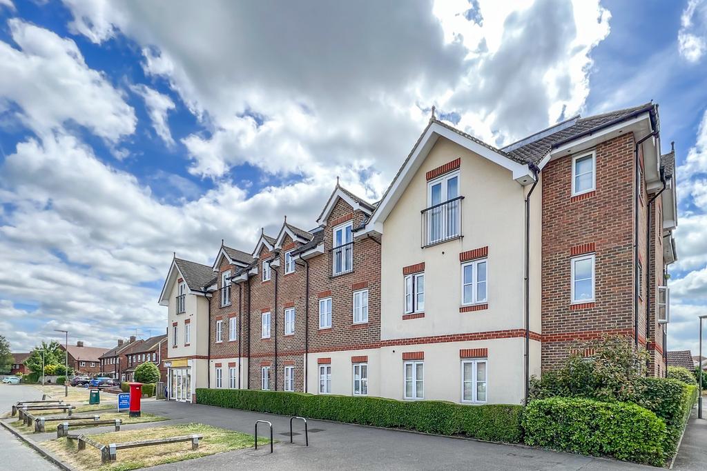 Trafalgar Court, Cobham, Surrey, KT11 1 bed apartment - £250,000