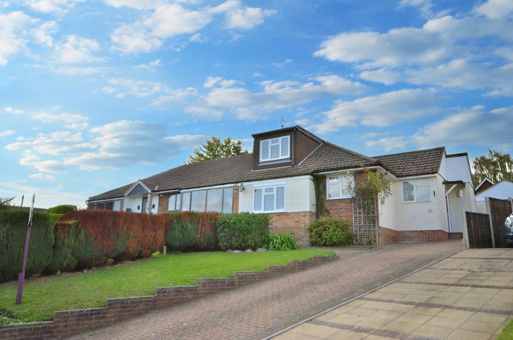 Woodside Road, Farnham, Surrey, GU9 2 bed bungalow - £350,000