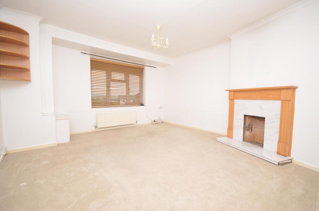 Woodside Road, Farnham, Surrey, GU9 2 bed bungalow - £350,000