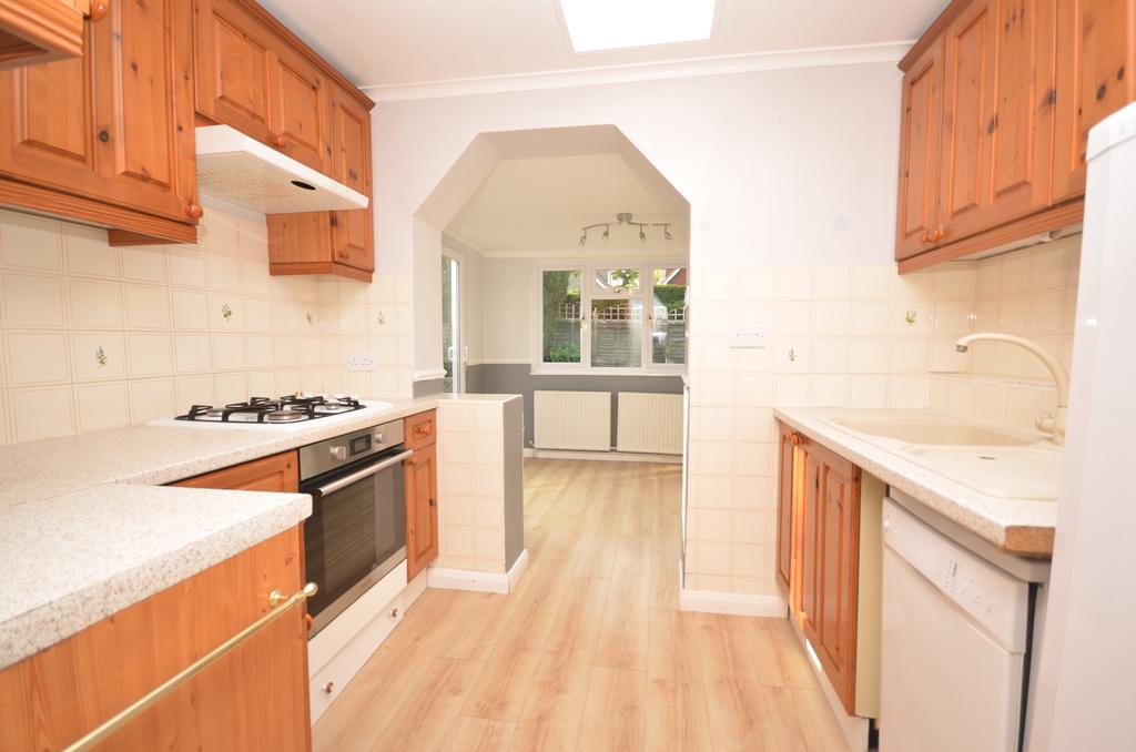 Woodside Road, Farnham, Surrey, GU9 2 bed bungalow - £350,000