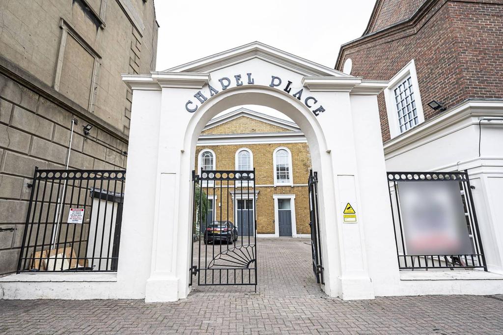Chapel Place, Shoreditch, London, EC2A Studio - £2,250 pcm (£519 pw)