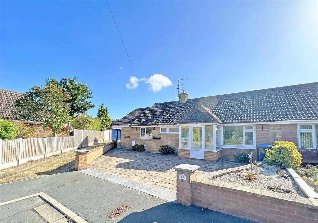 Cherry Orchard, Stratford-Upon-Avon 3 bed semi-detached bungalow - £335,000