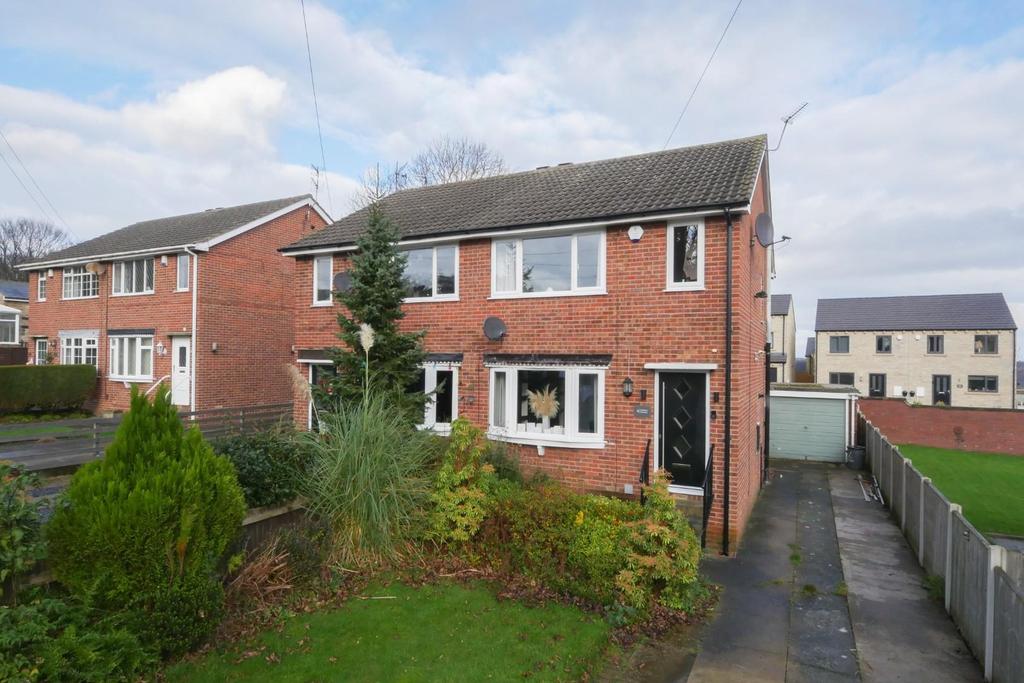 St. Peters Gardens, Leeds, LS13 3EH 3 bed semi-detached house - £220,000