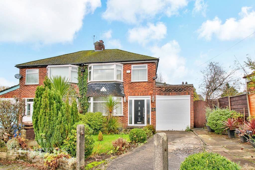 Oxendale Drive, Middleton, Manchester 3 bed semi-detached house - £240,000