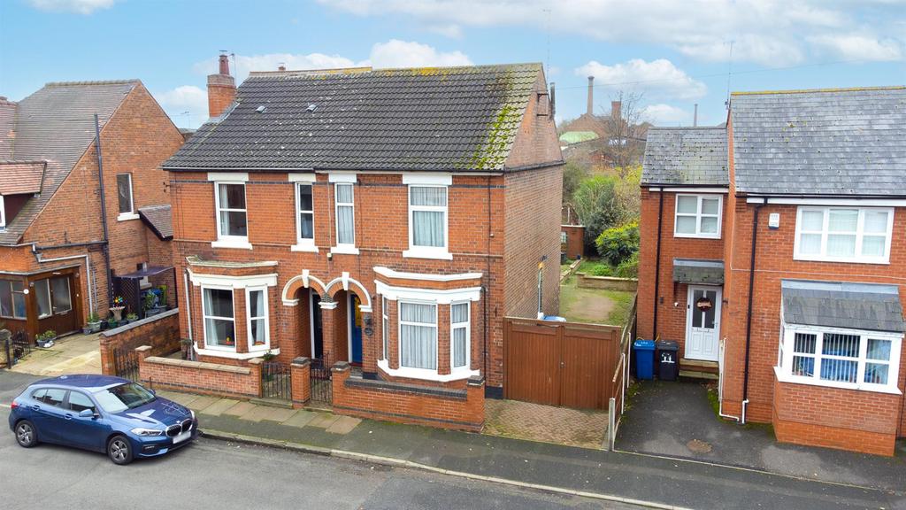 Dale Avenue, Long Eaton 3 bed semi-detached house - £215,000