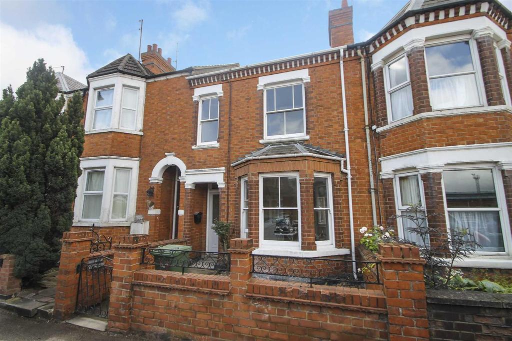 Wolverton, Milton Keynes 3 bed terraced house - £1,295 pcm (£299 pw)