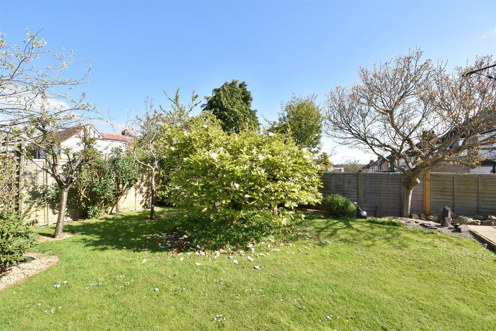 Cadborough Cliff, Rye 3 bed semi-detached house - £1,350 pcm (£312 pw)
