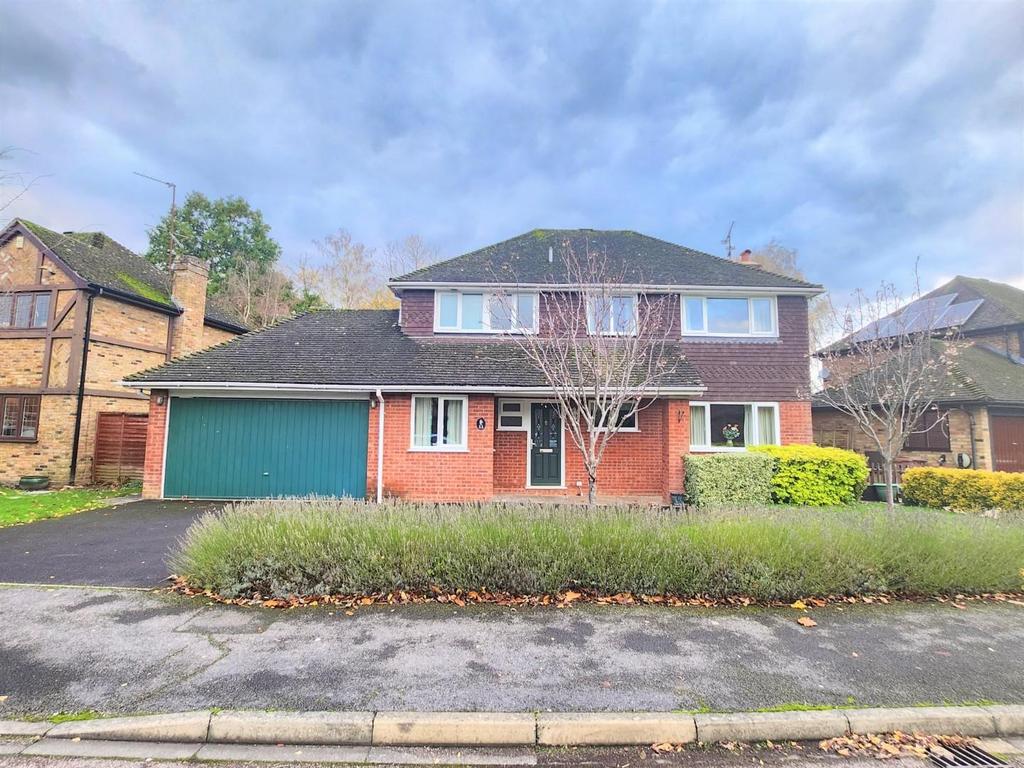 Fir cottage road, Finchampstead... 4 bed house - £790,000