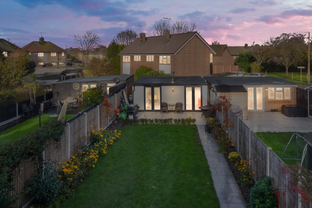 Caulfield Road, Shoeburyness, Southend-on-Sea, Essex, SS3 3 bed semi ...