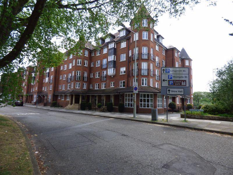 Castlemeads Court, 143, Westgate... 2 bed flat - £70,000
