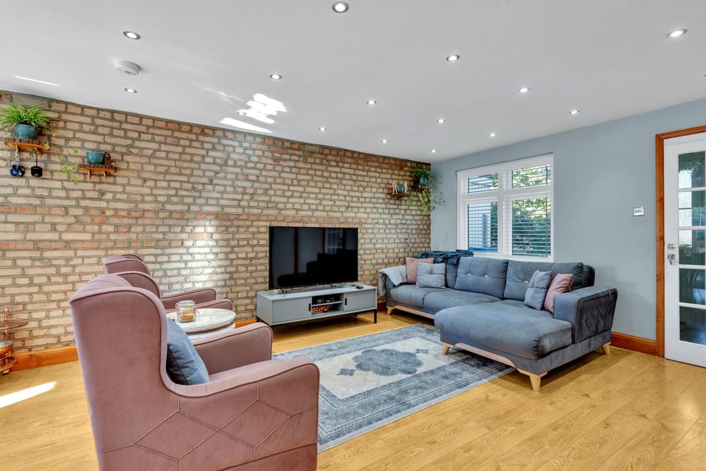 Manor Way, Blackheath, SE3 3 bed house - £2,500 pcm (£577 pw)
