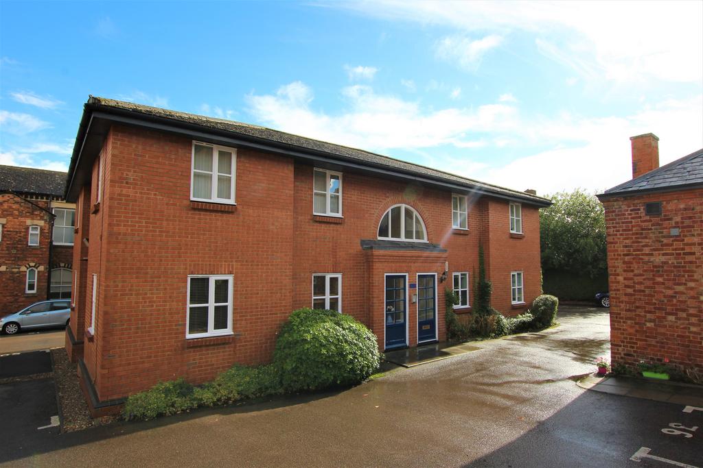 Irthlingborough Road, Wellingborough NN8 2 bed ground floor flat - £150,000