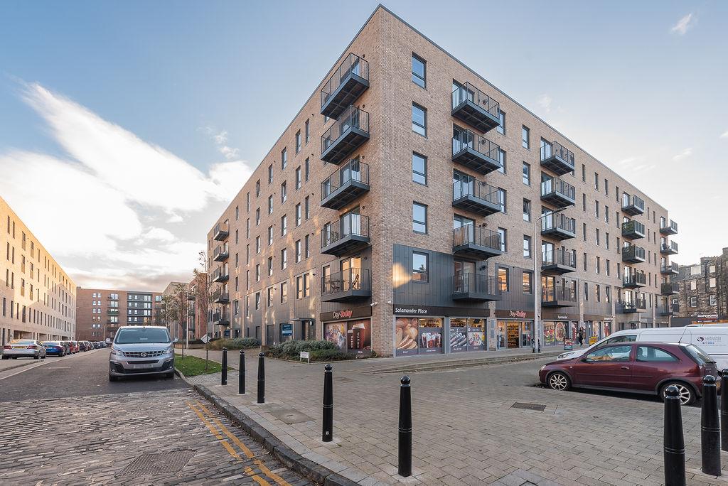 2/6 Ropemaker Street, Leith... 3 bed flat - £325,000