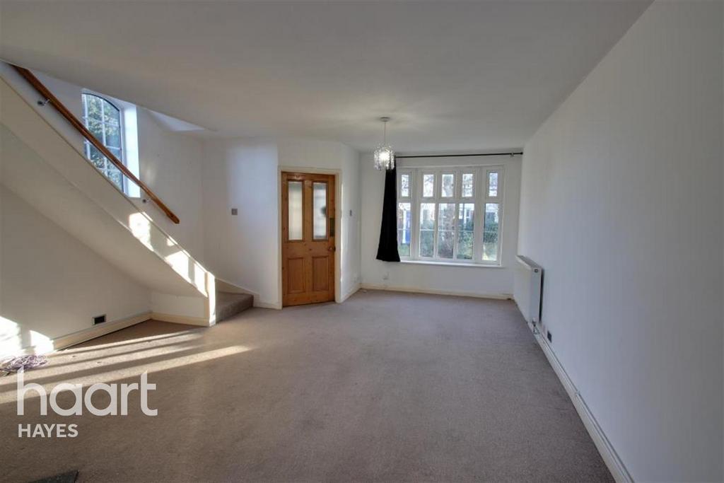 Iselworth TW6 3 bed semi-detached house - £2,075 pcm (£479 pw)