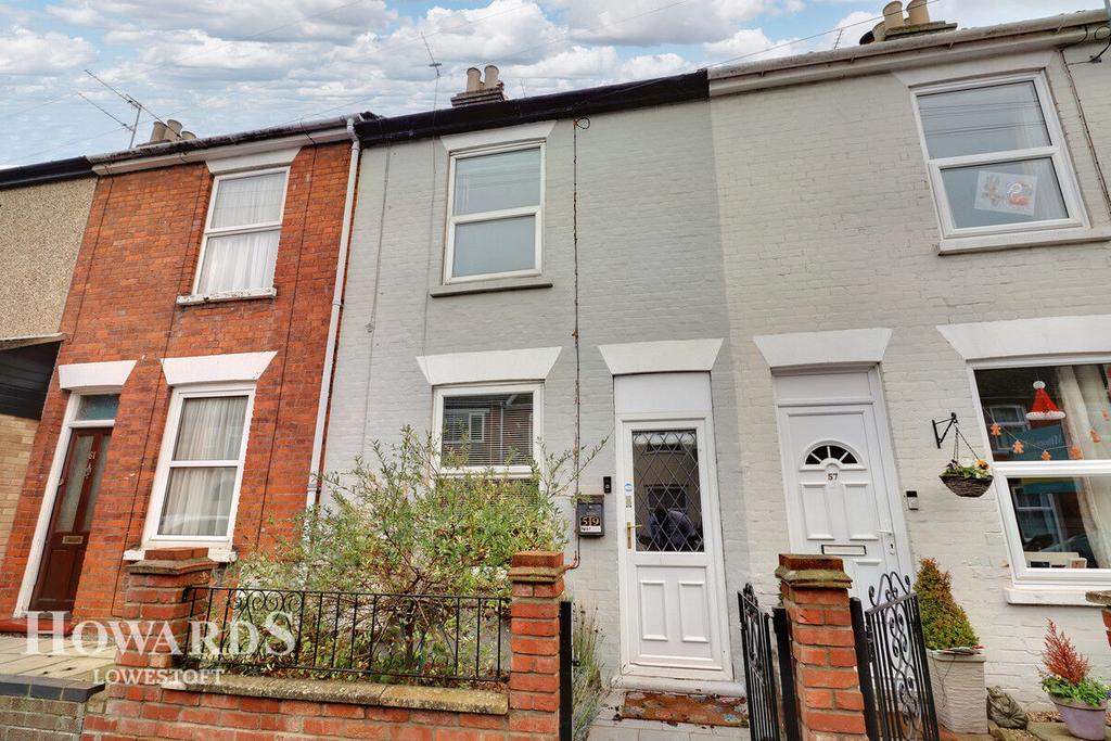 May Road, Lowestoft 2 bed terraced house - £140,000