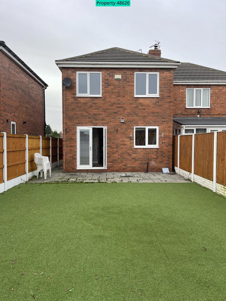 147 Highfield Crescent, Thorne... 4 bed semi-detached house - £780 pcm ...