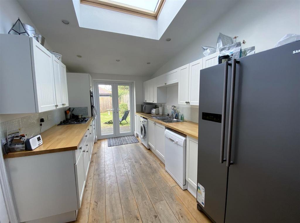 Oxford Street, Northwood 3 bed semi-detached house - £340,000