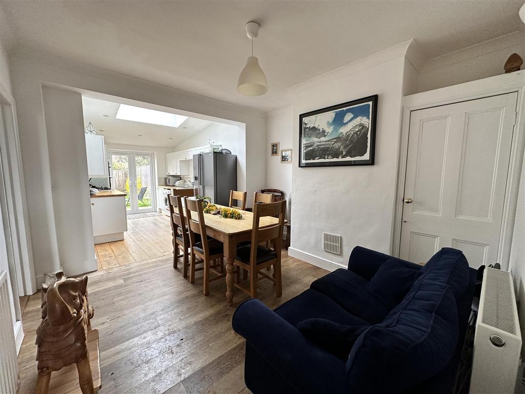 Oxford Street, Northwood 3 bed semi-detached house - £340,000