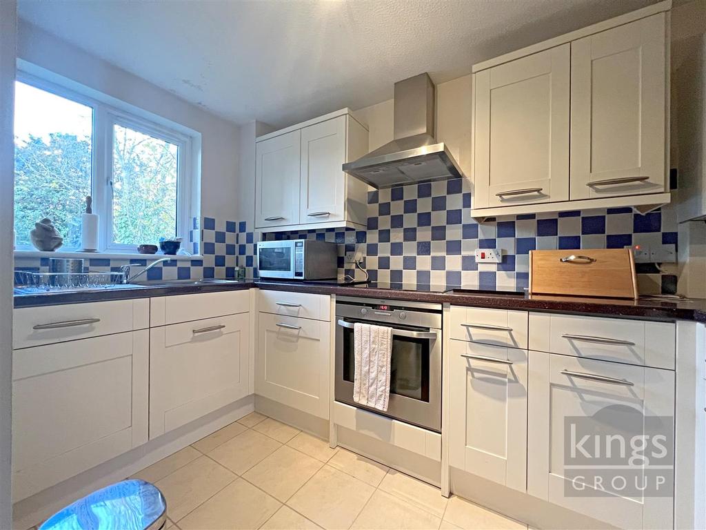Fielders Close, Enfield 1 bed property - £260,000