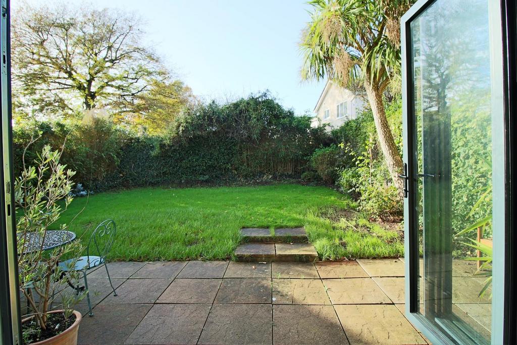 Substantial detached home in central... 4 bed detached house - £575,000
