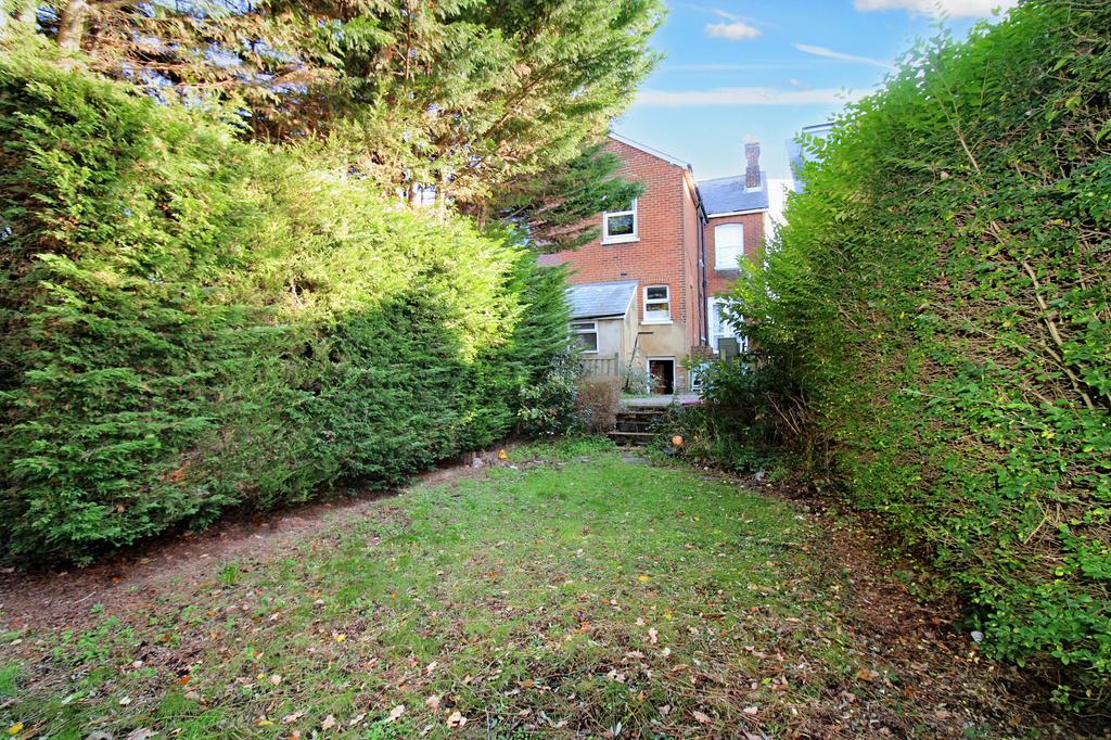 Farnborough Road Farnborough Gu14 6 Bed Semi Detached House For Sale