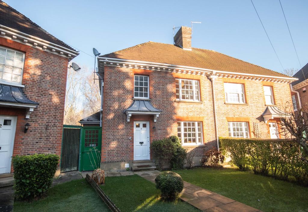 Waxwell Close, Pinner, HA5 3 bed semi-detached house for sale - £799,950