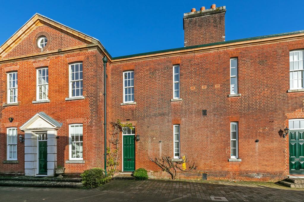 Archery Lane, Winchester 2 bed terraced house - £1,600 pcm (£369 pw)