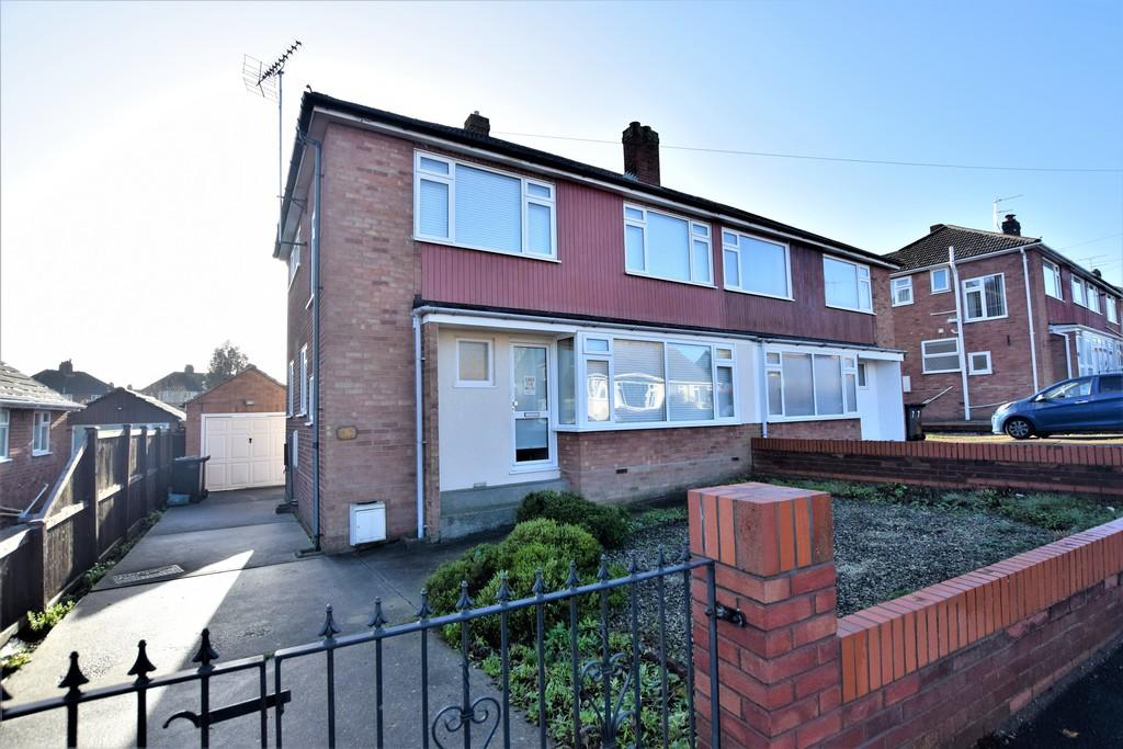 Cottage Drive, Colchester CO2 8DE 3 bed semi-detached house - £275,000