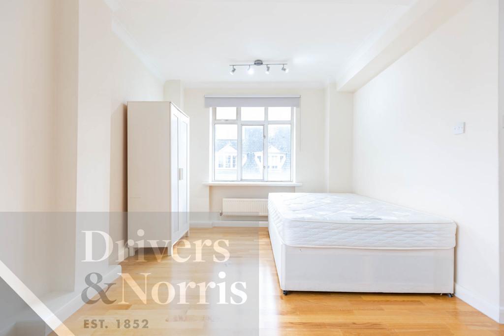Euston Road, Warren Street, London, NW1 Studio - £2,384 pcm (£550 pw)