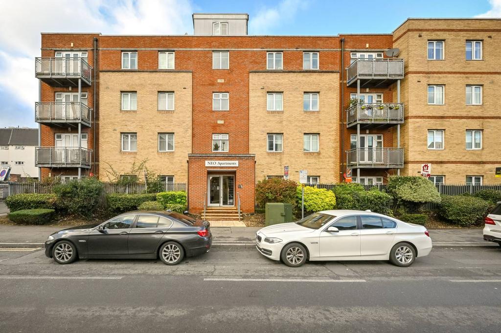 Wexham Road, Slough, SL1 2 bed flat - £260,000