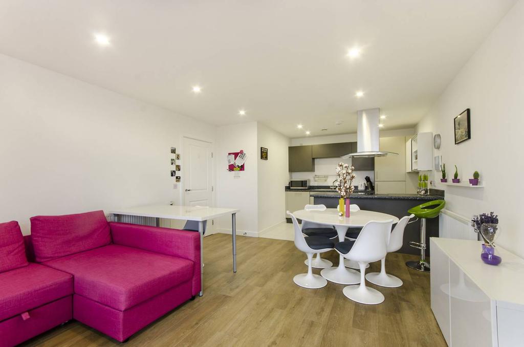 Celestial House, Poplar, London, E14 2 bed flat - £2,275 pcm (£525 pw)