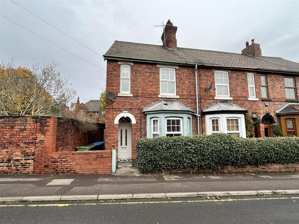 Porter Street, Staveley, Chesterfield 3 bed end of terrace house - £130,000