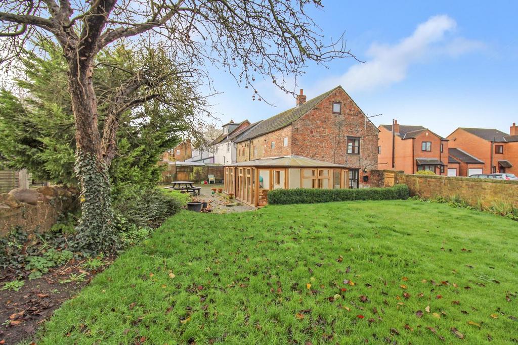 Topcliffe Road, Dishforth, Thirsk 3 bed end of terrace house - £295,000