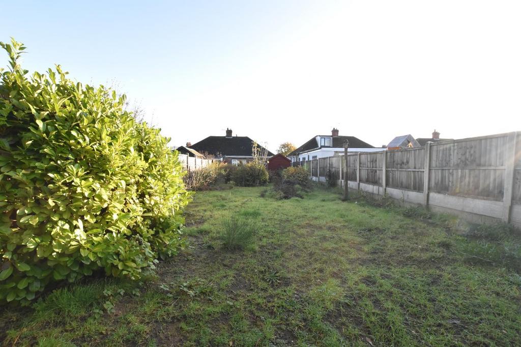 George Street, Broughton, Brigg 2 bed semi-detached bungalow - £115,000
