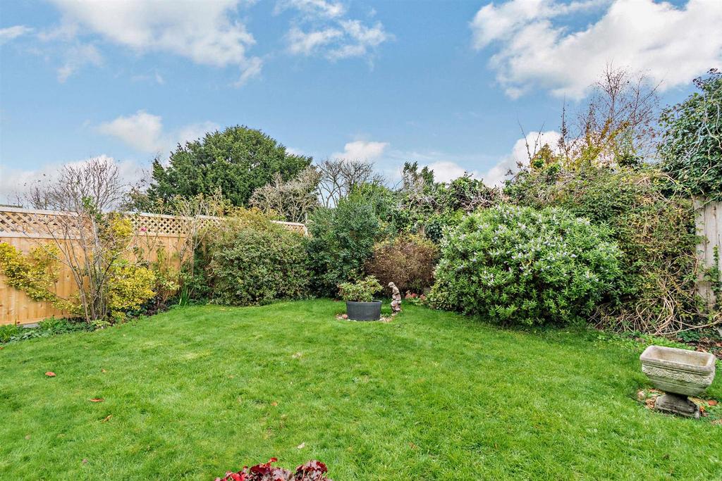 Bramley Crescent Bearsted Maidstone 3 Bed Semi Detached Bungalow £