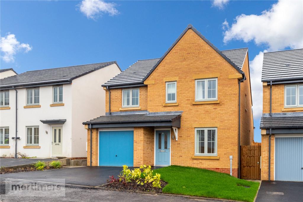 Scarloom Road, Clitheroe, BB7 4 bed detached house - £330,000