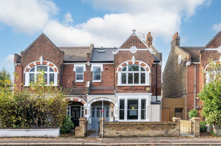 400a Fulham Palace Road, London, SW6 6HU 3 bed maisonette - £1,100,000