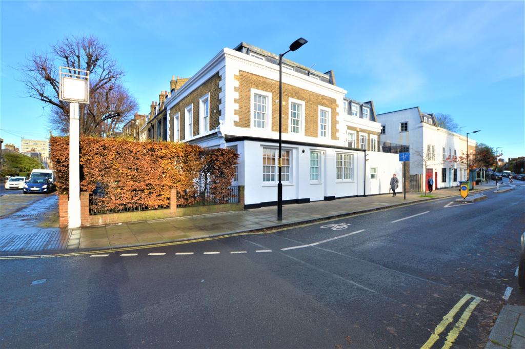 Lyndhurst Way Peckham Rye SE15 1 bed flat - £1,550 pcm (£358 pw)