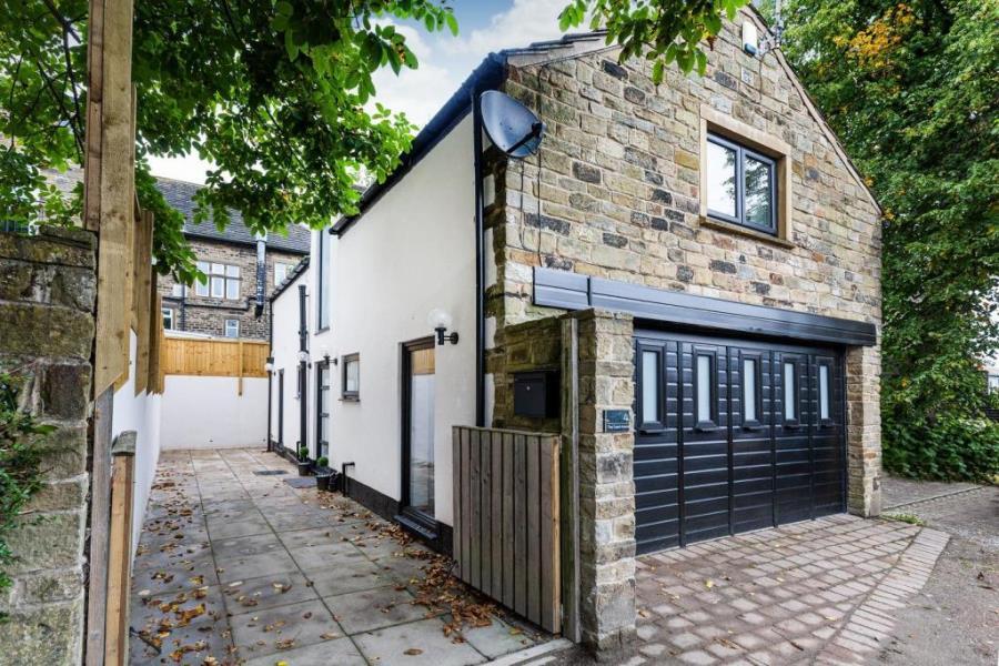 The Coach House, Back Green, Outlane... 3 bed detached house - £1,200 ...