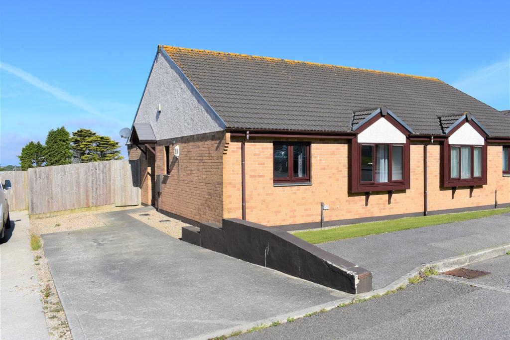 Carknown Gardens, Redruth, Cornwall... 2 bed bungalow - £250,000
