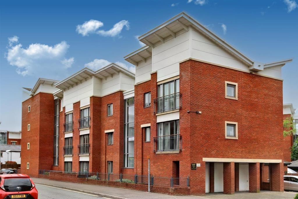 Albion Street, Wolverhampton 2 bed apartment - £135,000