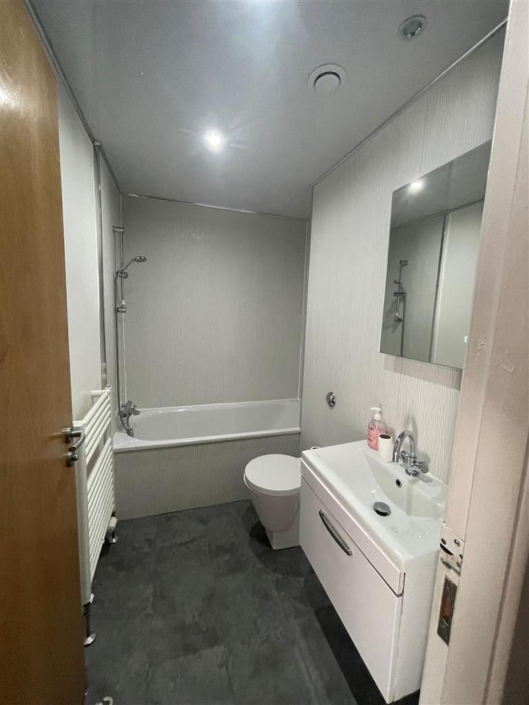Meadowside Quay Walk, Glasgow... 2 bed flat - £1,500 pcm (£346 pw)