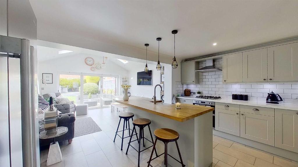 Bletchley 3 bed semi-detached house - £390,000