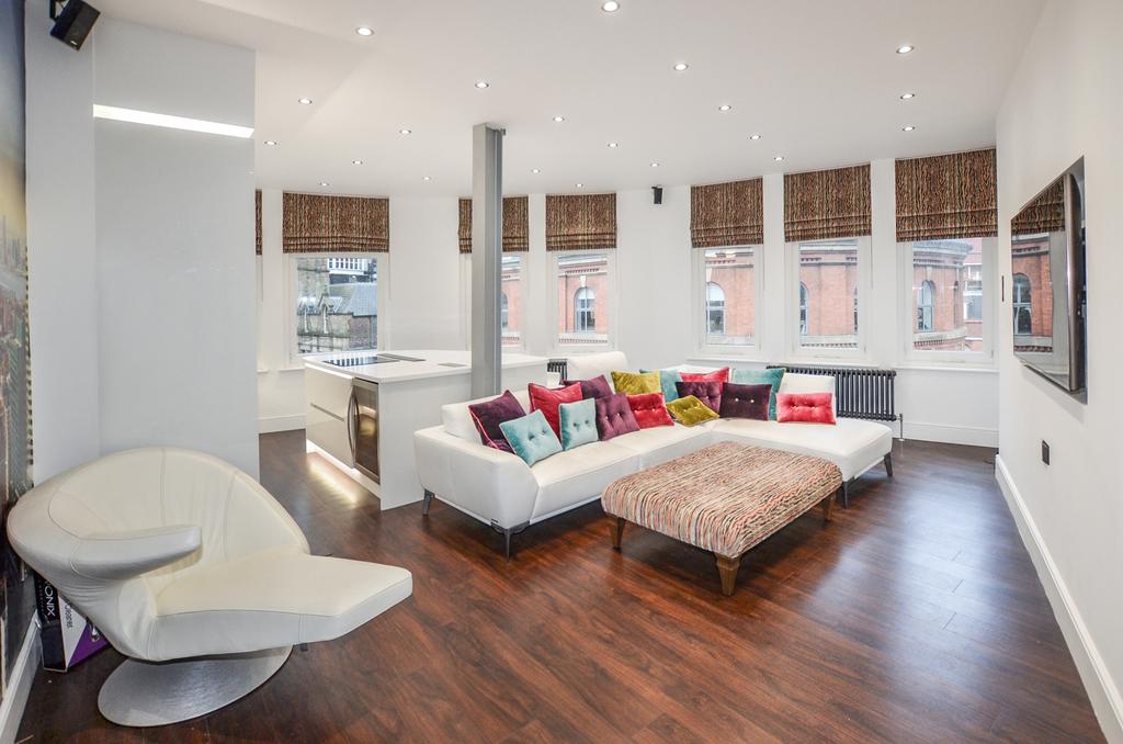 Booth Street,Manchester,M2 4AT 2 bed apartment - £1,700 pcm (£392 pw)