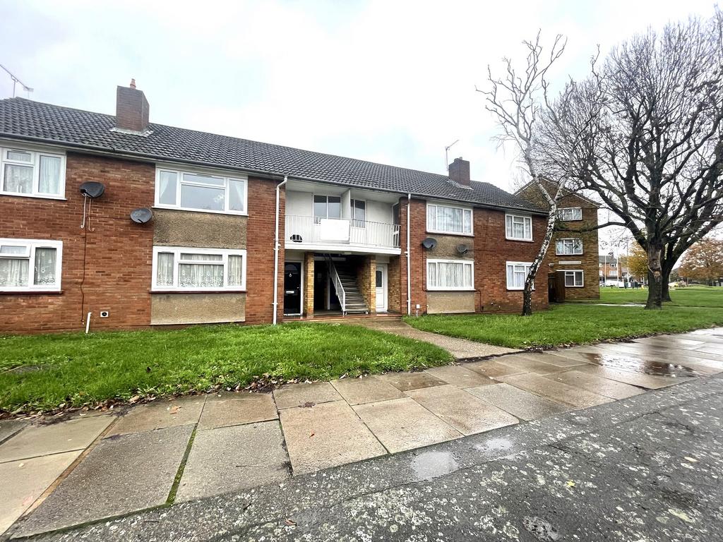 Barra Hall Road, Hayes, London, UB3 2 bed flat - £270,000