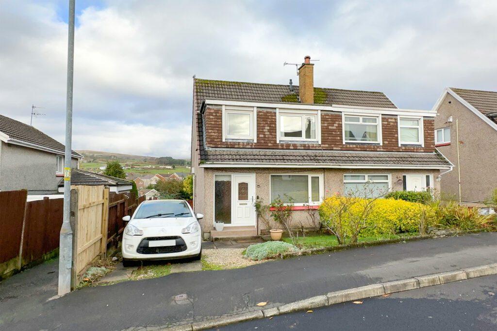 36 Braehead Road, Hardgate 3 bed semi-detached house - £185,000