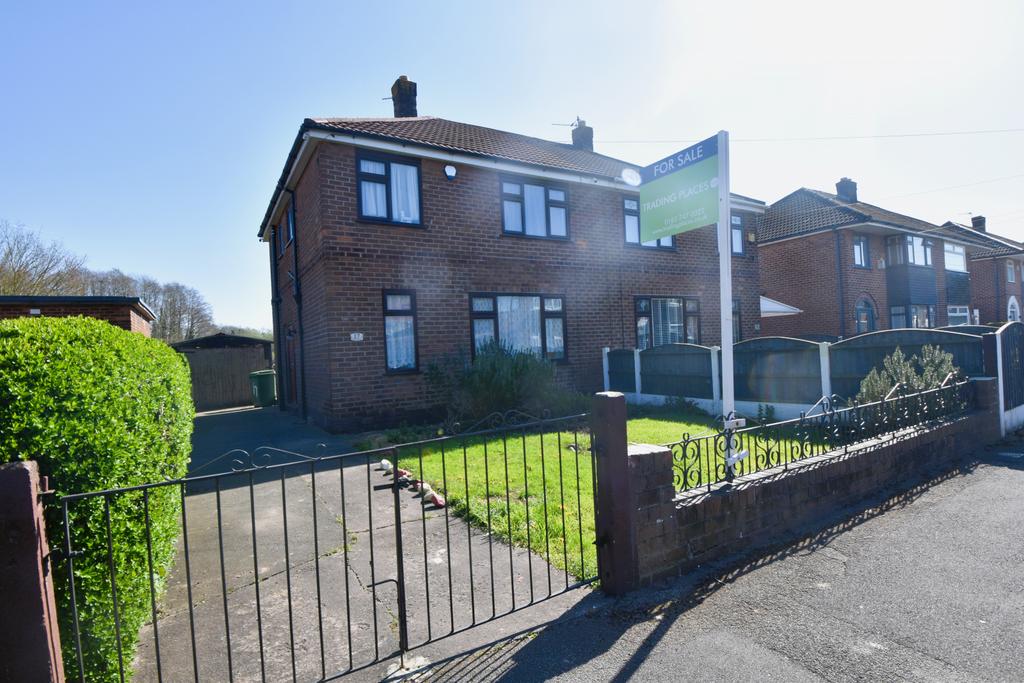 Russell Road, Partington, M31 3 bed semi-detached house - £235,000