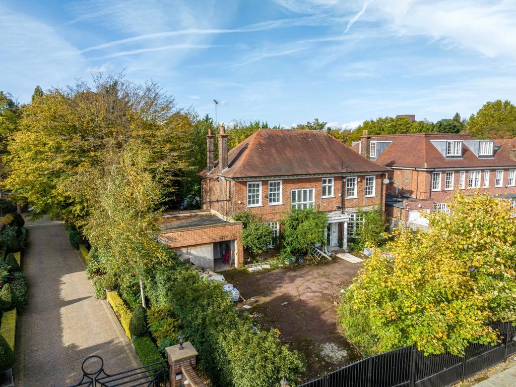 The Bishops Avenue, London 6 bed detached house for sale - £5,500,000
